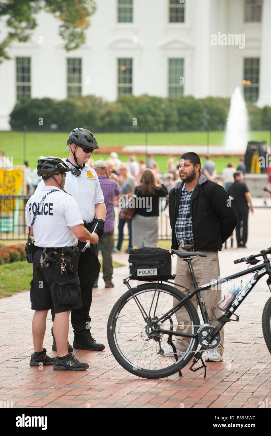 Uniformed secret service hi-res stock photography and images - Alamy