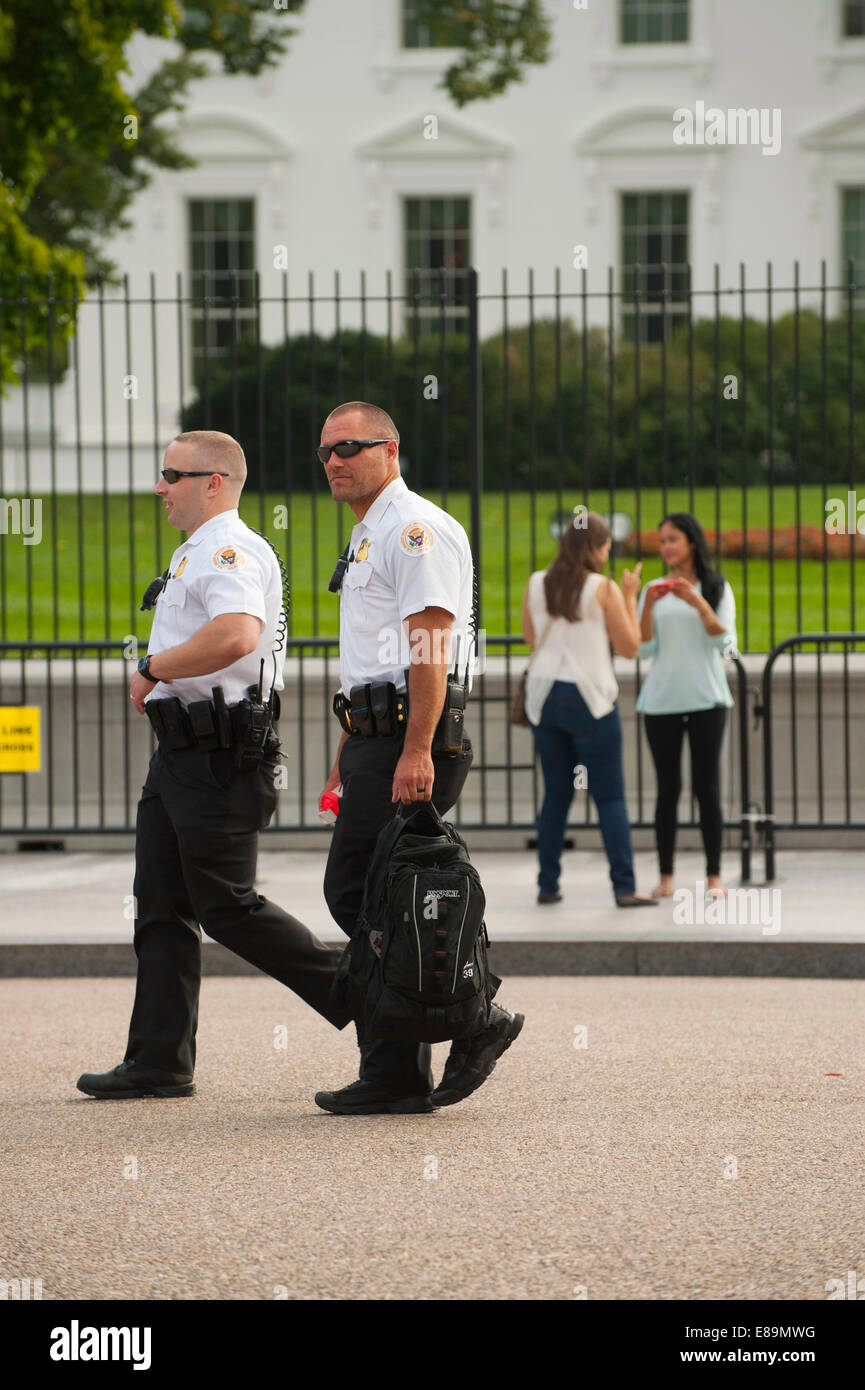 Uniformed secret service hi-res stock photography and images - Alamy
