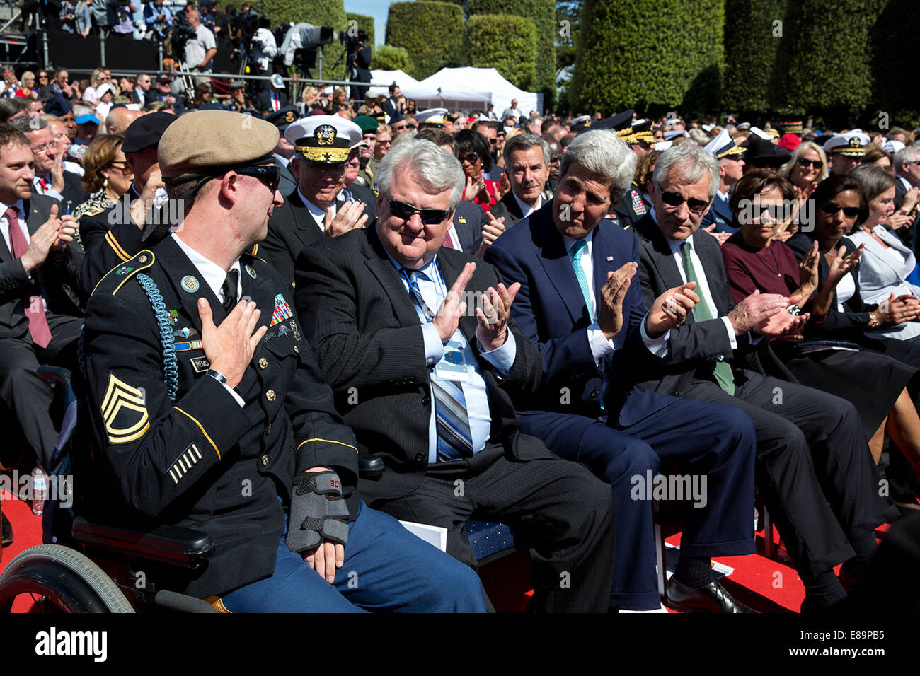 Army Ranger Sgt. First Class Cory Remsburg is applauded by his father ...