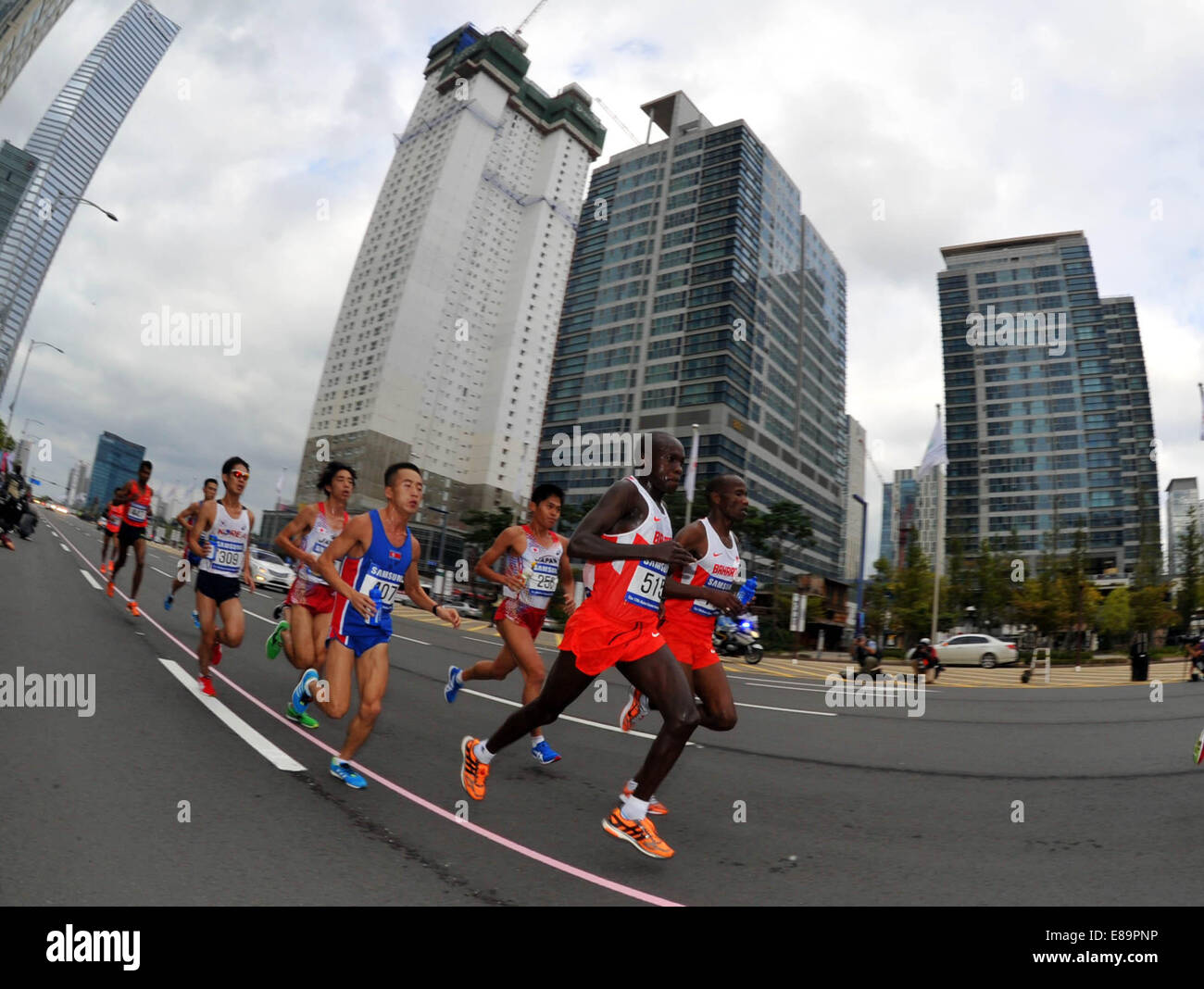 Incheon, South Korea. 3rd Oct, 2014. Athletes compete during the men's ...