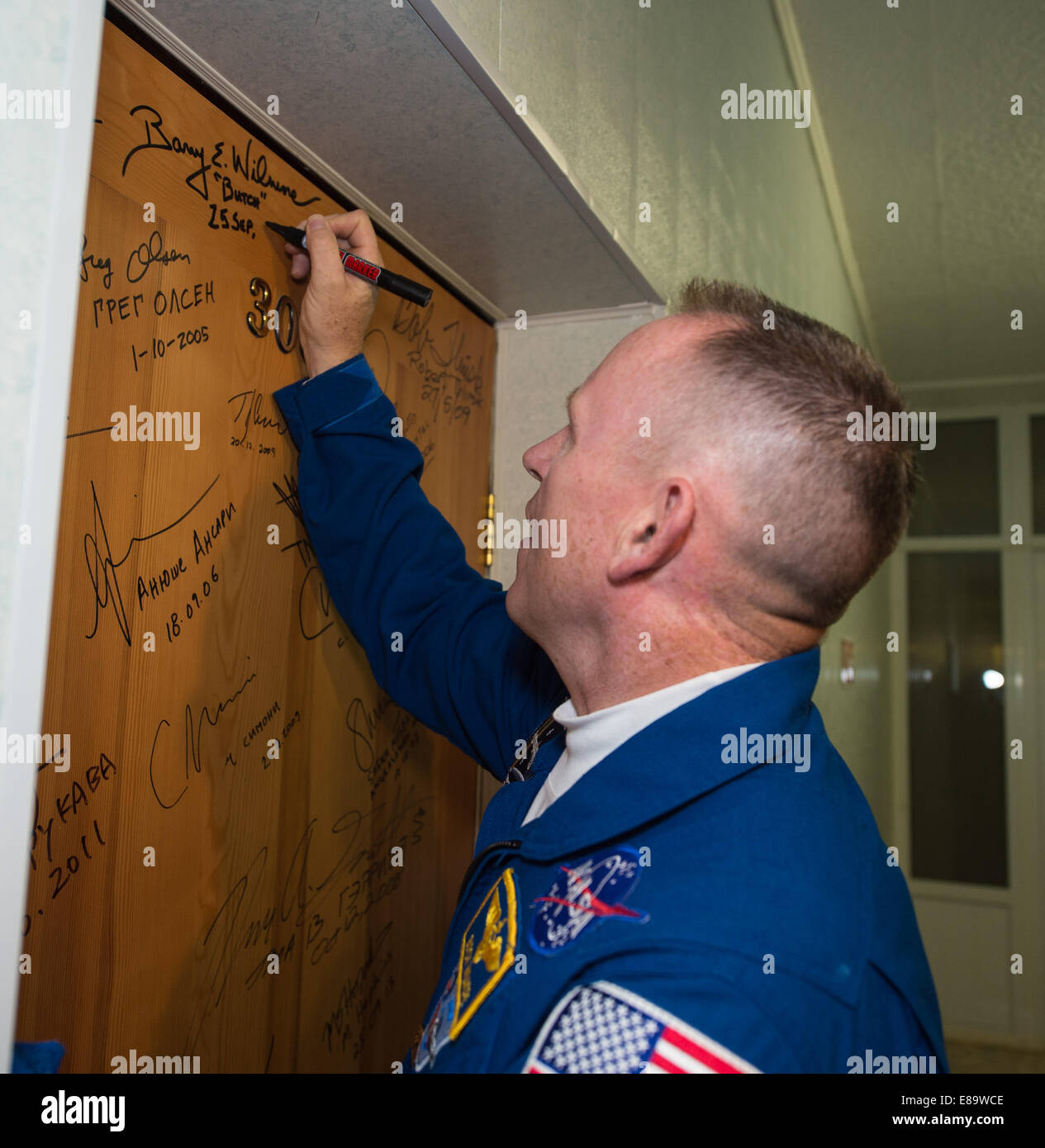 Barry Wilmore, Expedition 41 Flight Engineer, signs the traditional ...