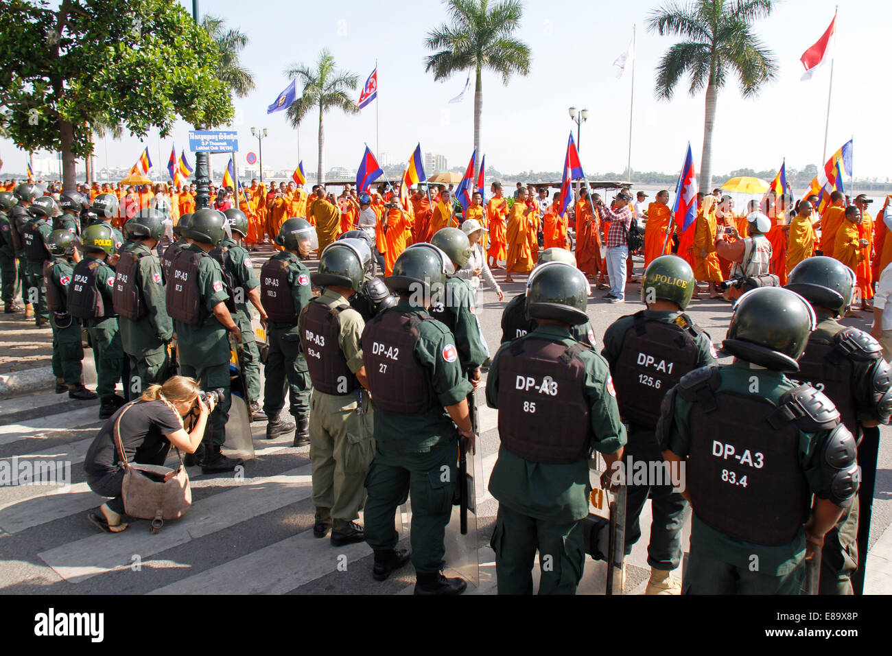 Phnom Penh, Cambodia. 3rd Oct, 2014. Buddhist monks march past riot ...
