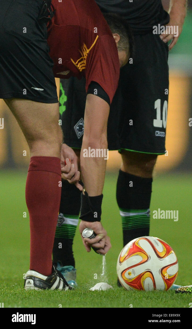 Referee With Foam Spray High Resolution Stock Photography and Images ...