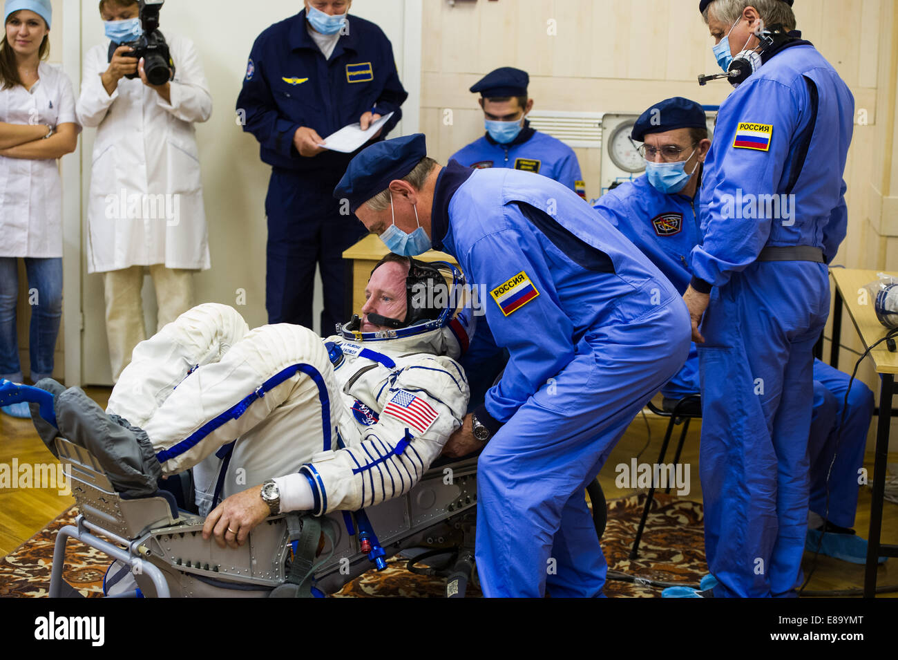 Barry Wilmore, NASA Expedition 41 flight engineer, undergoes pressure ...