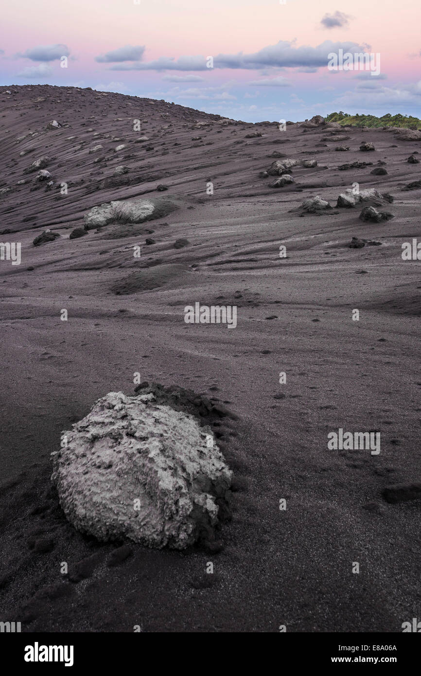 Volcanic bombs hi-res stock photography and images - Alamy