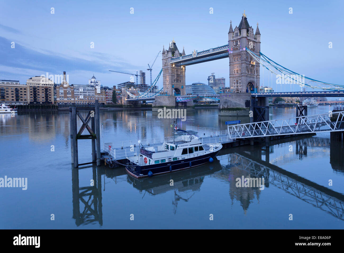 View of tower bridge hi-res stock photography and images - Alamy