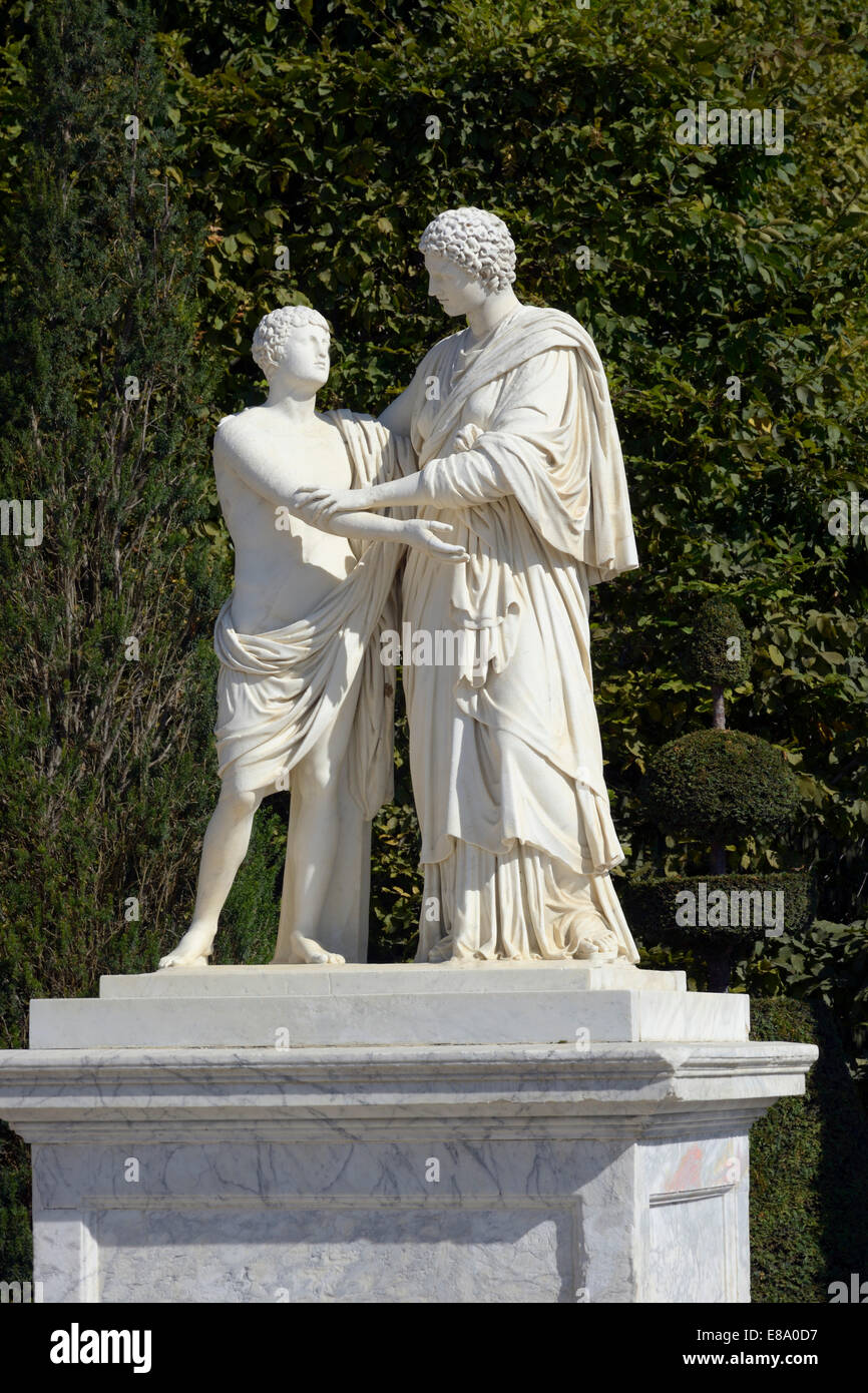 Statues of france hi-res stock photography and images - Alamy