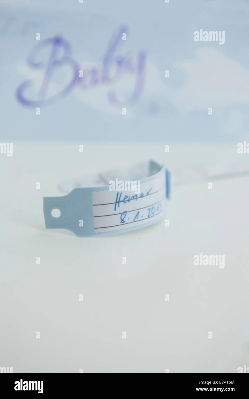 Baby newborn hospital identification hi-res stock photography and ...