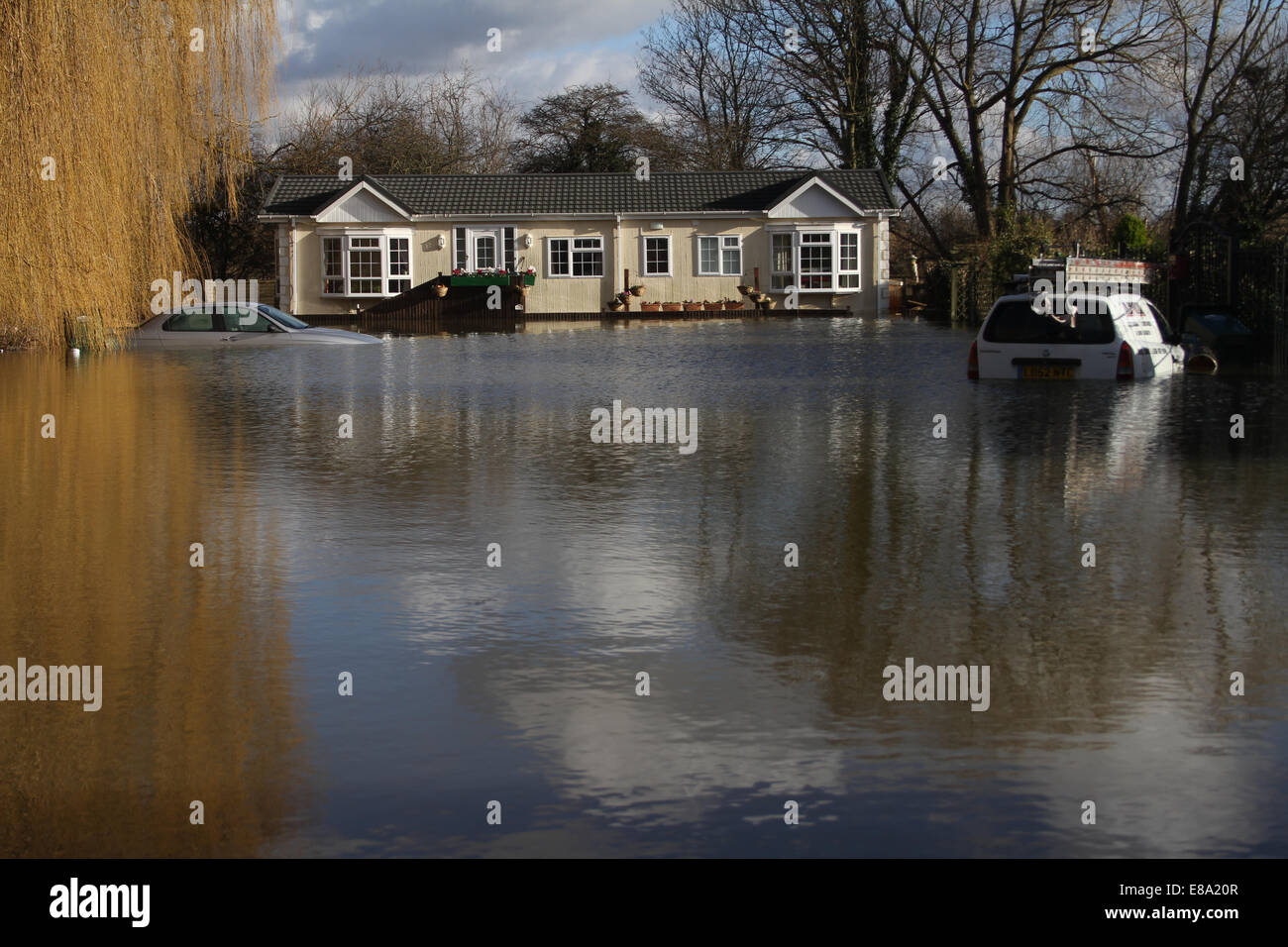 flooding in Laleham Surrey 2014 Stock Photo - Alamy