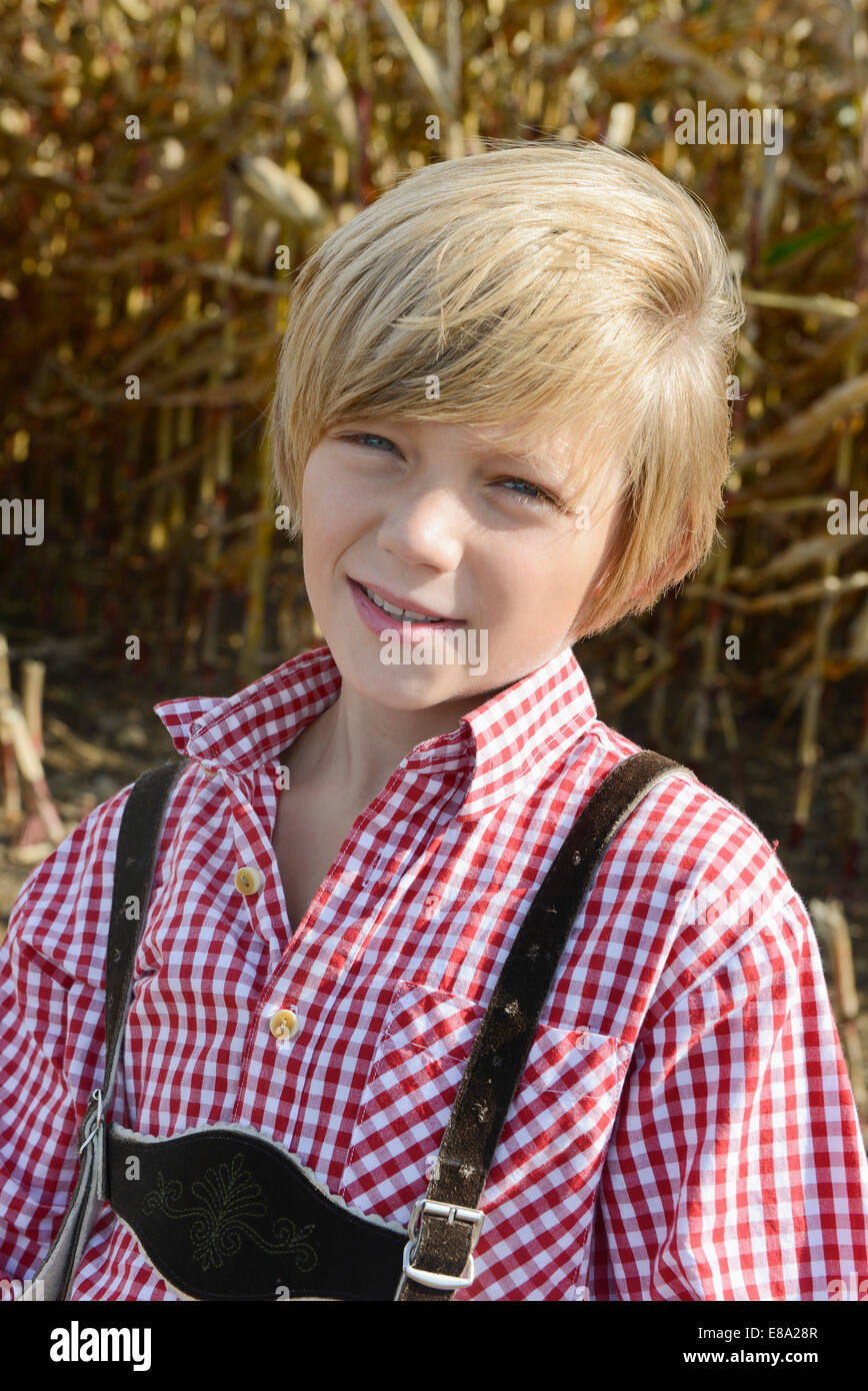 Boy in cornfield hi-res stock photography and images - Alamy