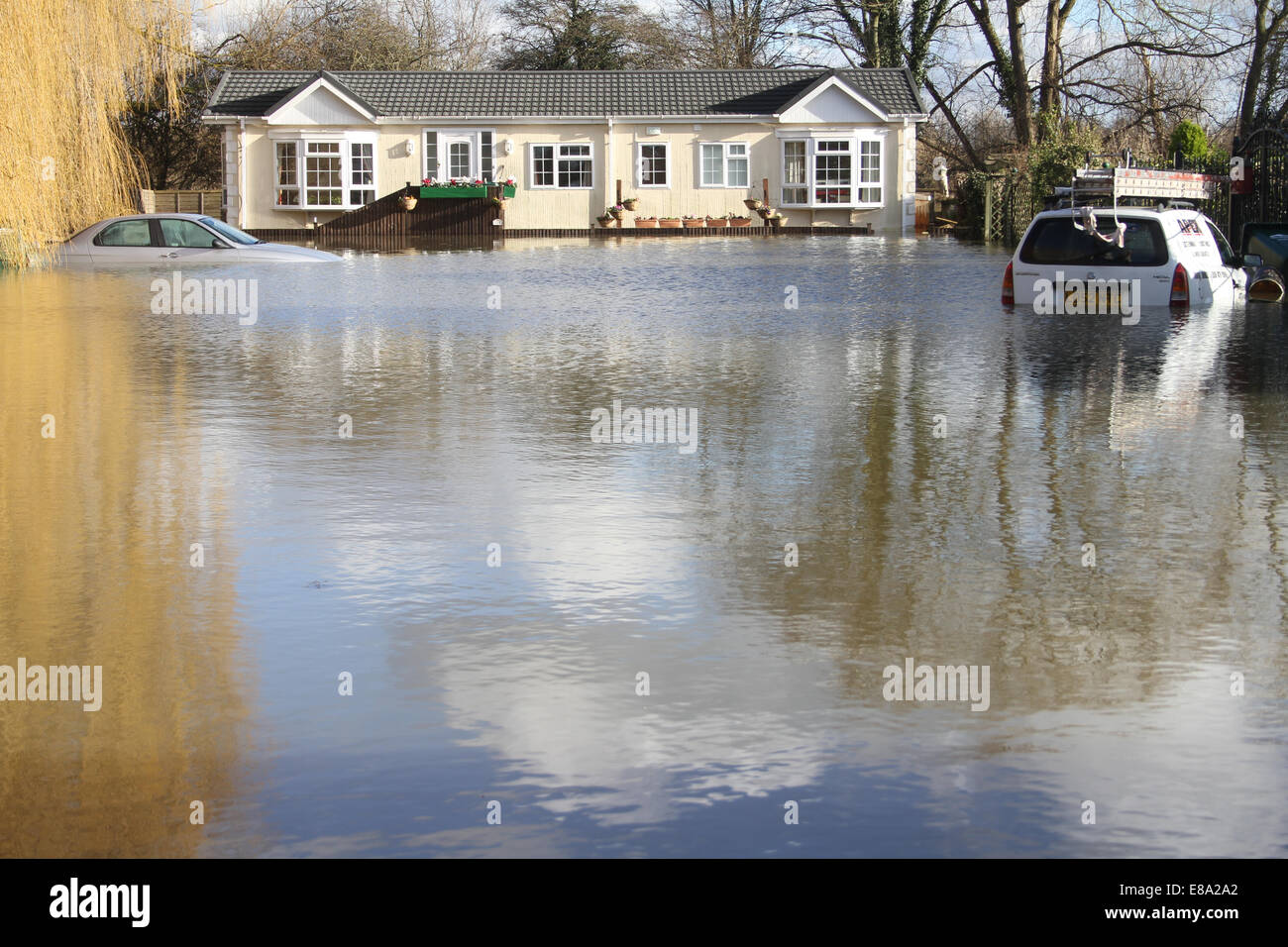 flooding in Laleham Surrey 2014 Stock Photo - Alamy