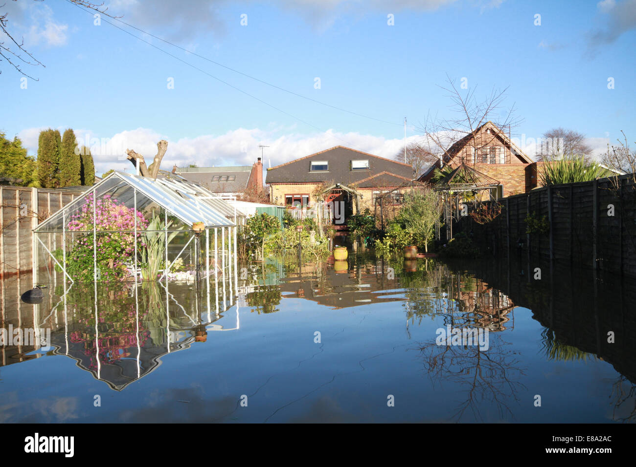 flooding in Laleham Surrey 2014 Stock Photo - Alamy
