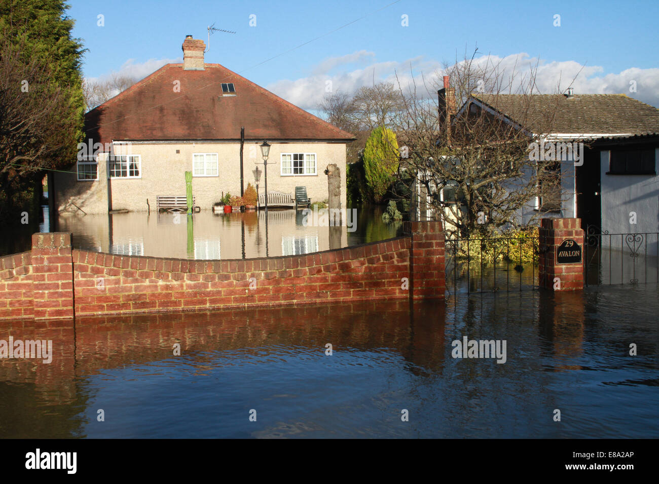 flooding in Laleham Surrey 2014 Stock Photo - Alamy