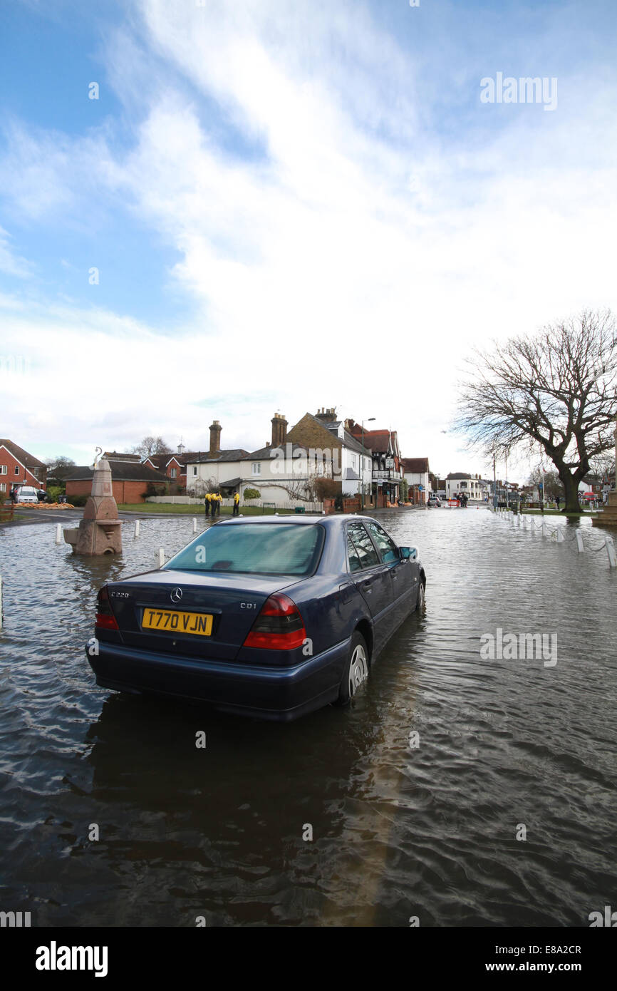 floods in Surrey 2014 - Datchet, Thorpe, Staines Stock Photo - Alamy