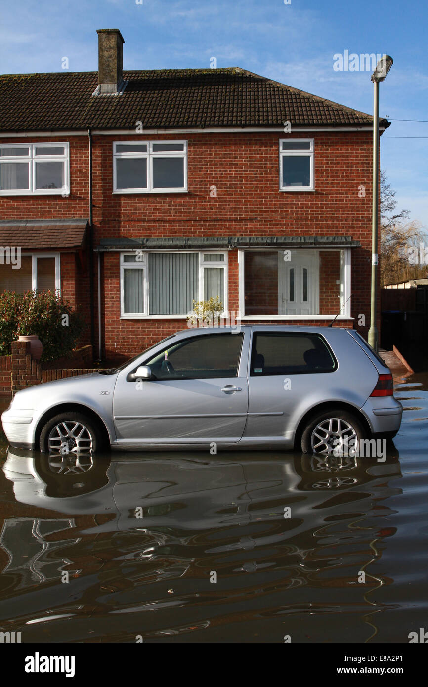 floods in Surrey 2014 - Datchet, Thorpe, Staines Stock Photo - Alamy