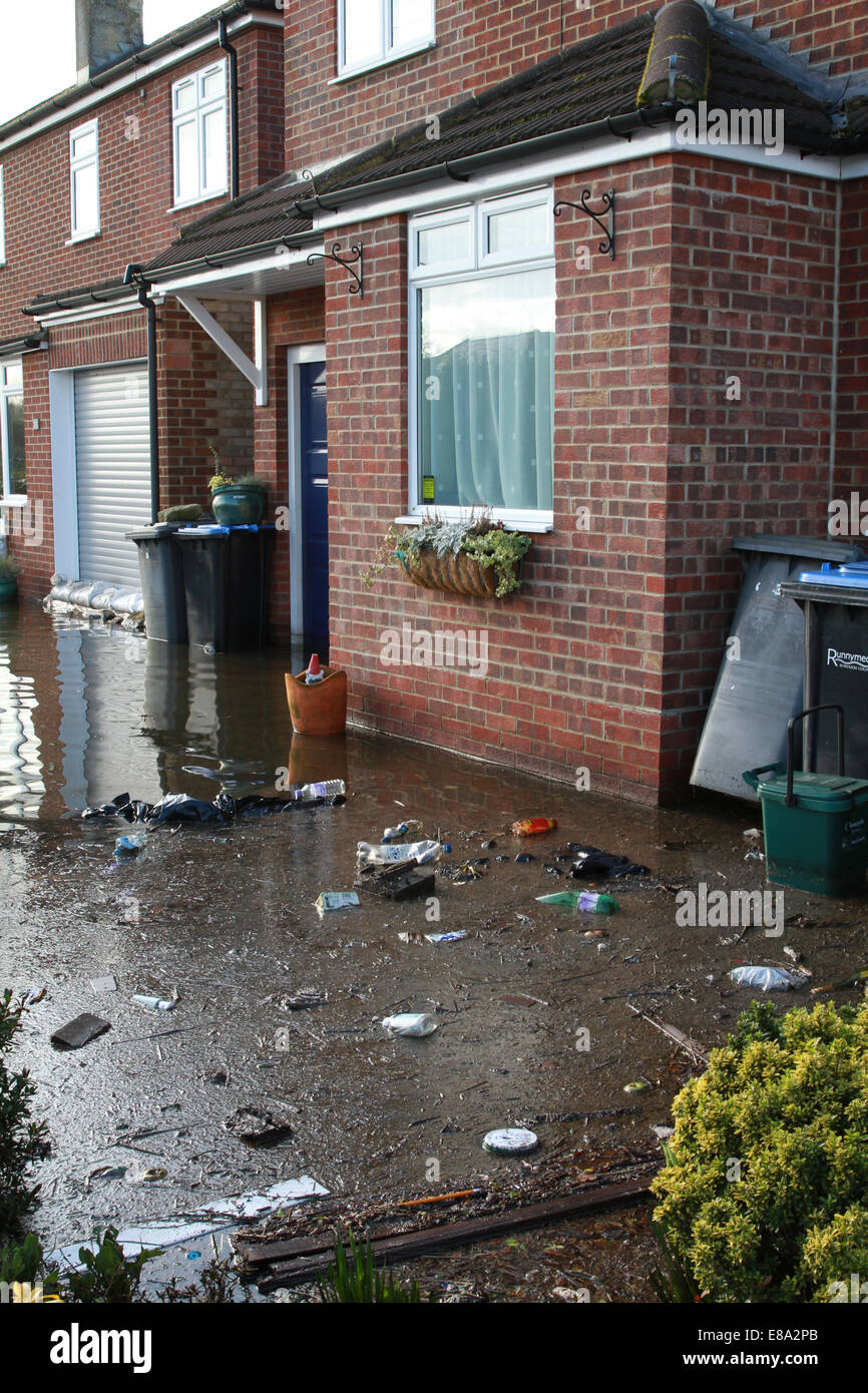 floods in Surrey 2014 - Datchet, Thorpe, Staines Stock Photo - Alamy