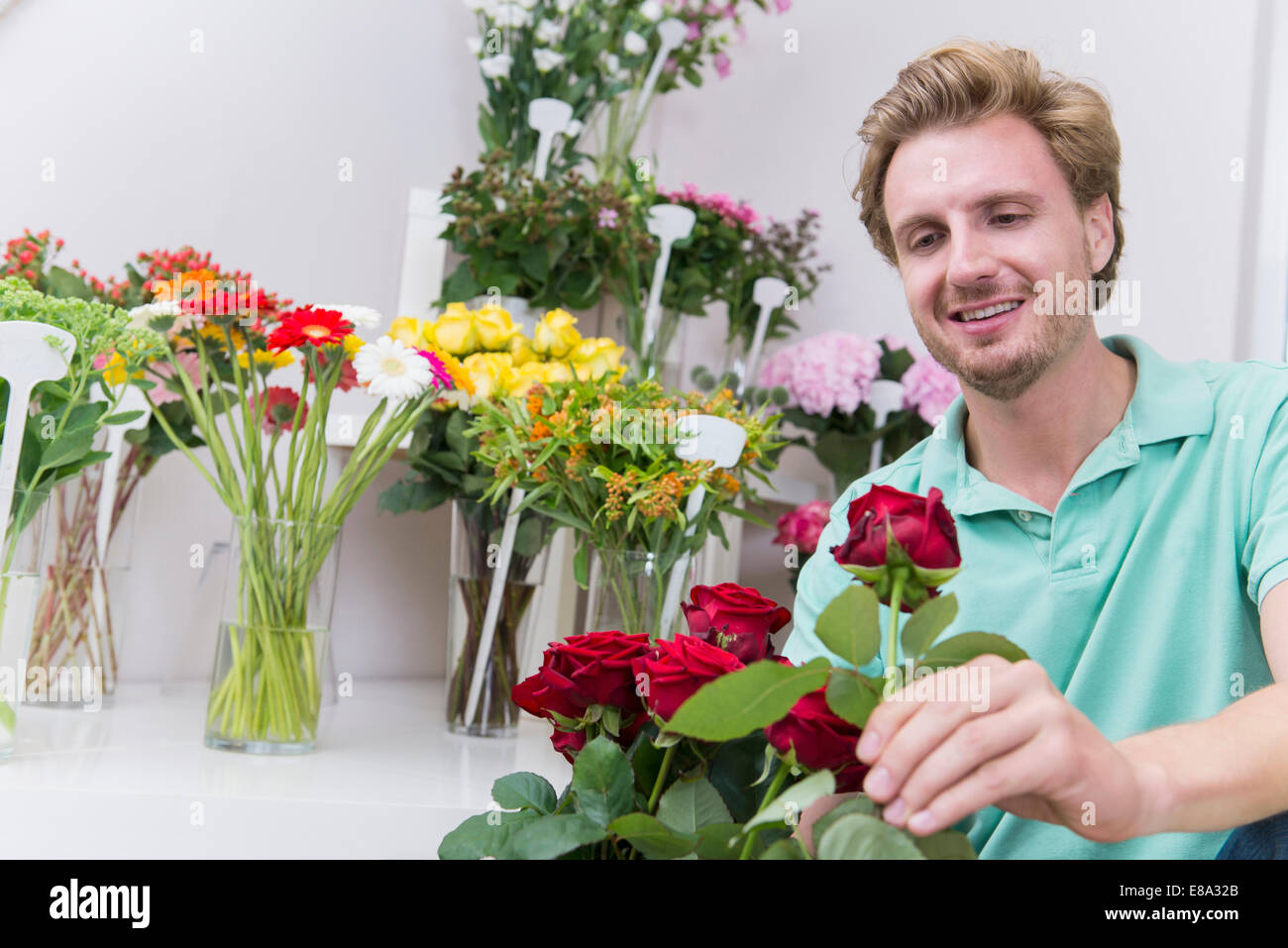 One man holding rose hi-res stock photography and images - Alamy