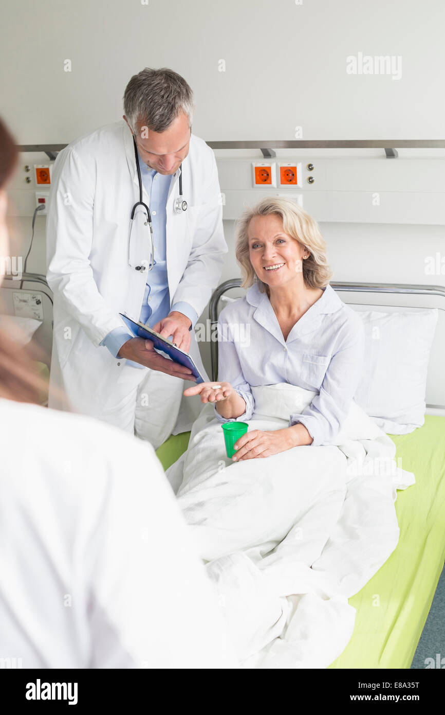 Doctors' visit in hospital Stock Photo - Alamy