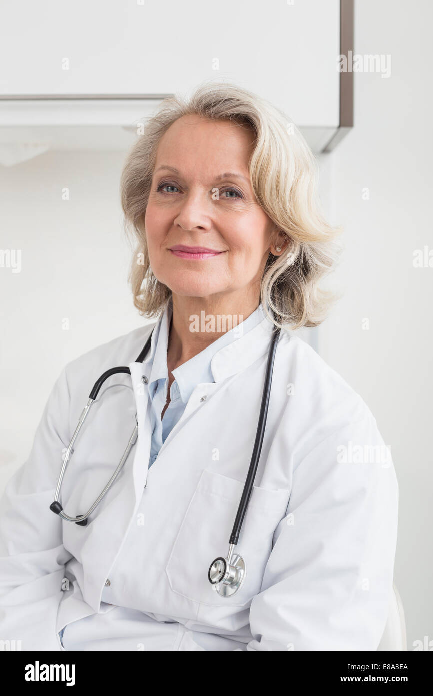 Portrait of senior doctor Stock Photo - Alamy