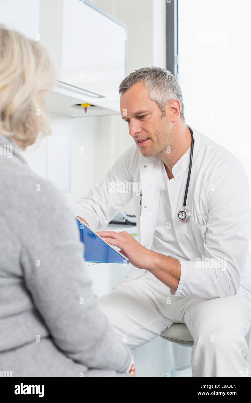 Doctor reading patient record hi-res stock photography and images - Alamy