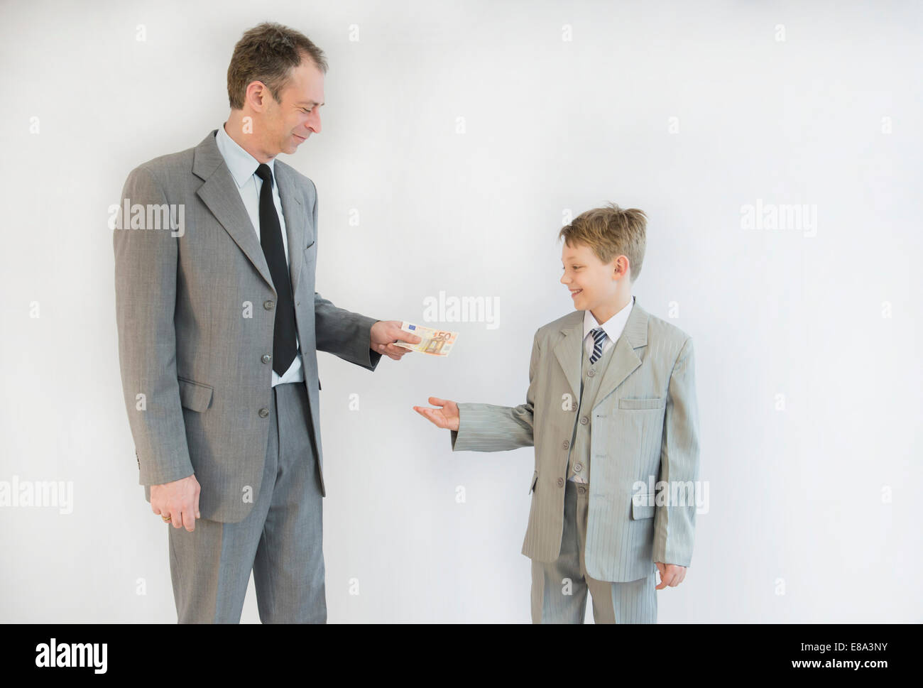 Father giving money son hi-res stock photography and images - Alamy
