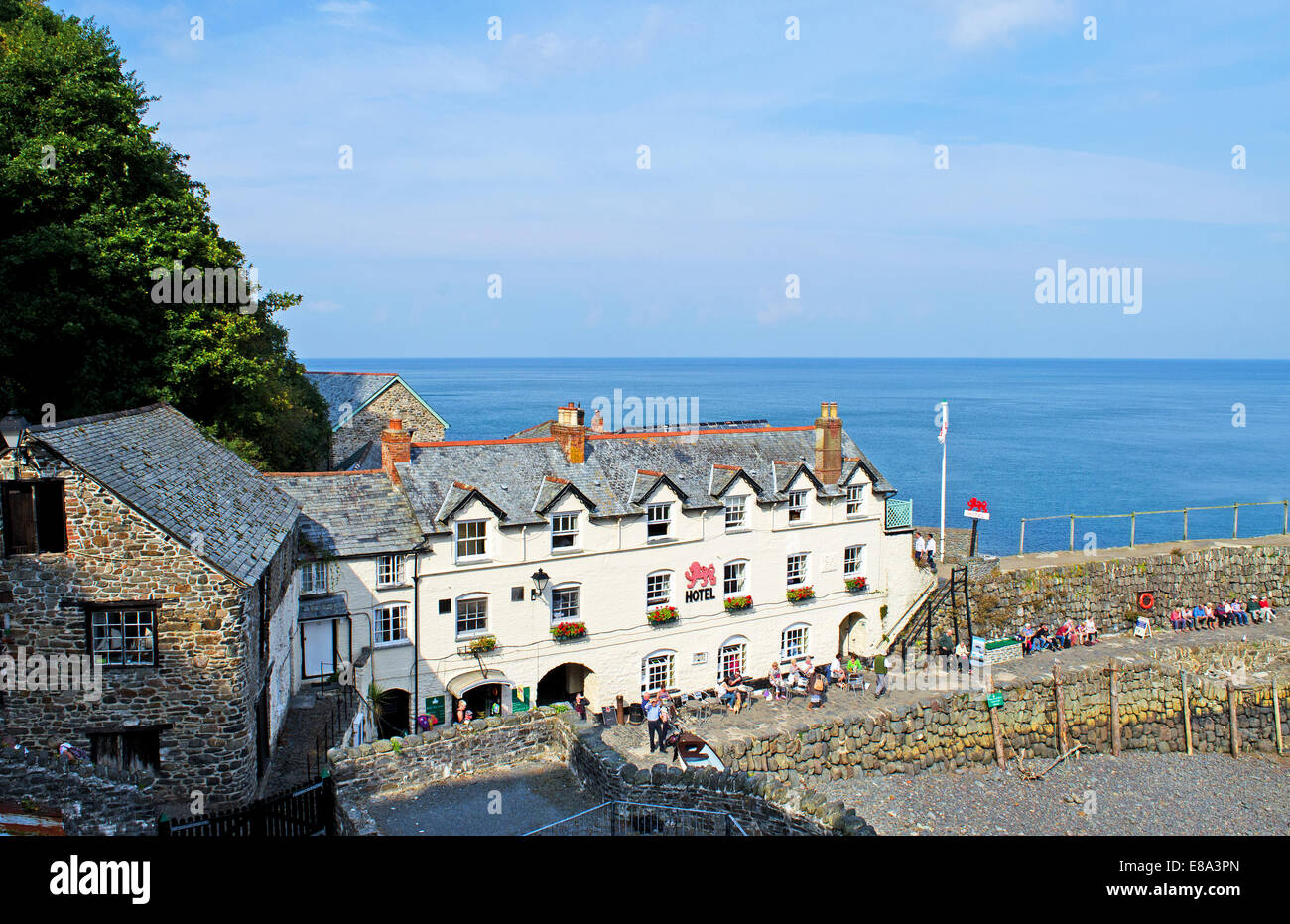 The Red Lion pub on the Harbour at Clovelly in Devon, Uk Stock Photo ...