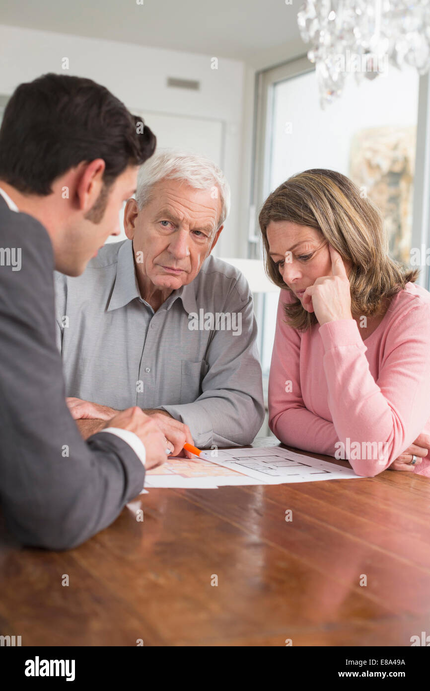 Advising hi-res stock photography and images - Alamy