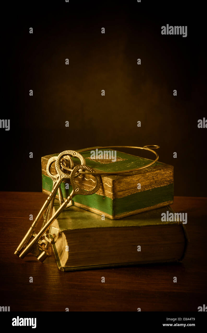 Vintage keys with box and a book Stock Photo - Alamy