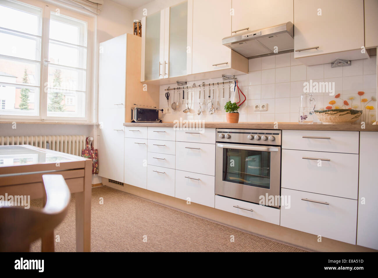 Kitchen interiors hi-res stock photography and images - Alamy