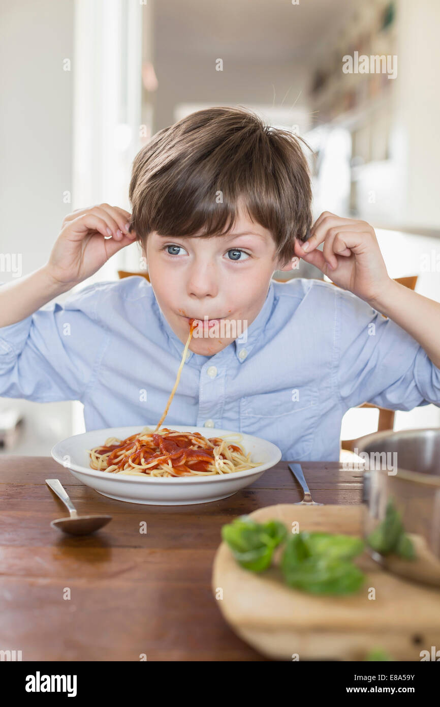 Boy eating spaghetti Stock Photo - Alamy