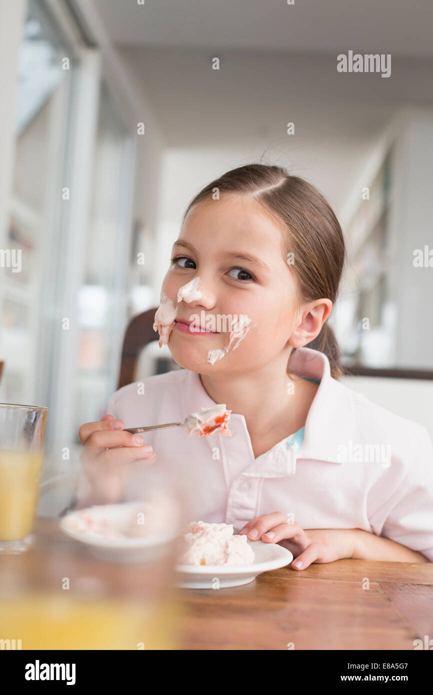 Cake face girl hi-res stock photography and images - Alamy