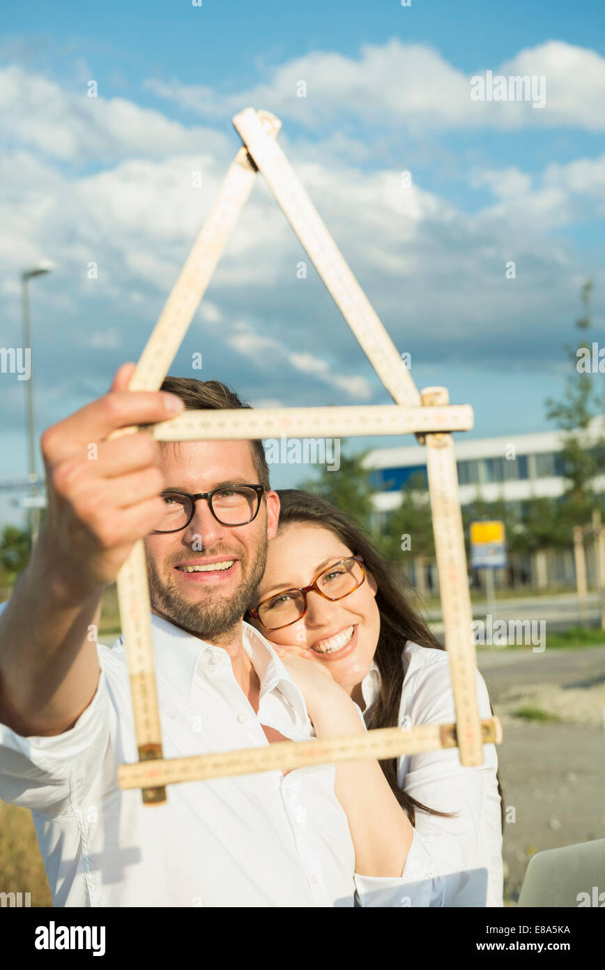 Happy couple with model house Stock Photo - Alamy