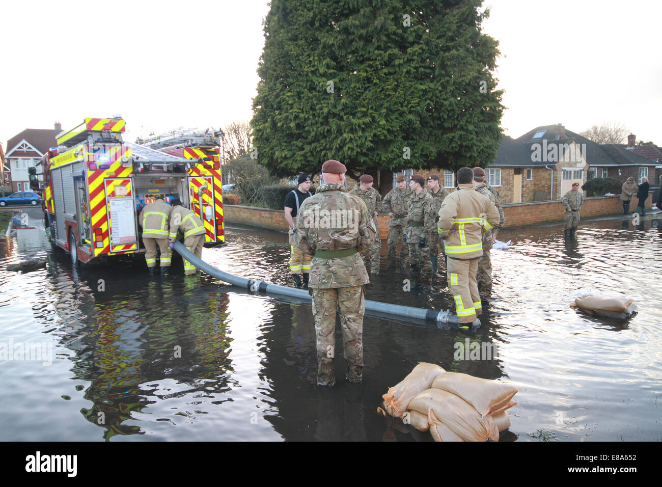 Army helping out in flooding Stock Photo - Alamy