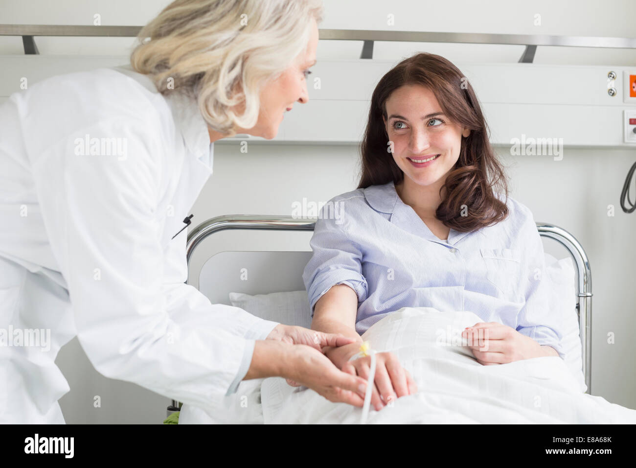 Doctor preparing infusion needle Stock Photo - Alamy