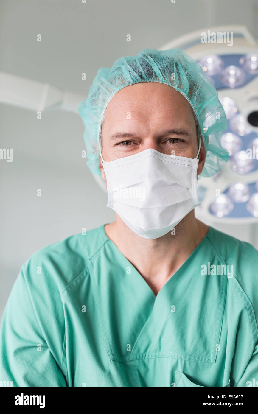 Surgeon in hospital, wearing mask Stock Photo - Alamy