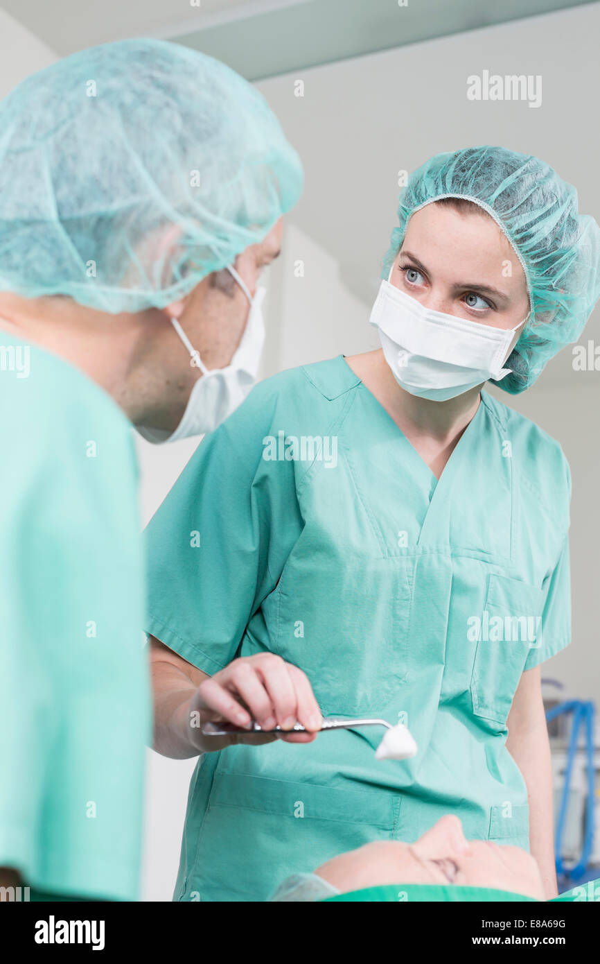 Surgeons performing an operation hi-res stock photography and images ...