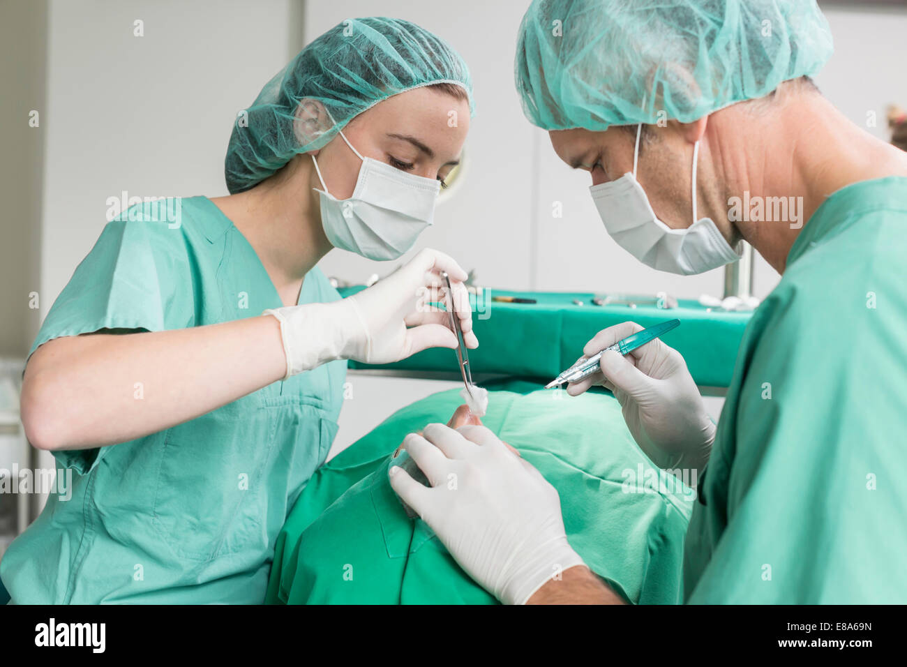 Surgeons performing operation Stock Photo - Alamy