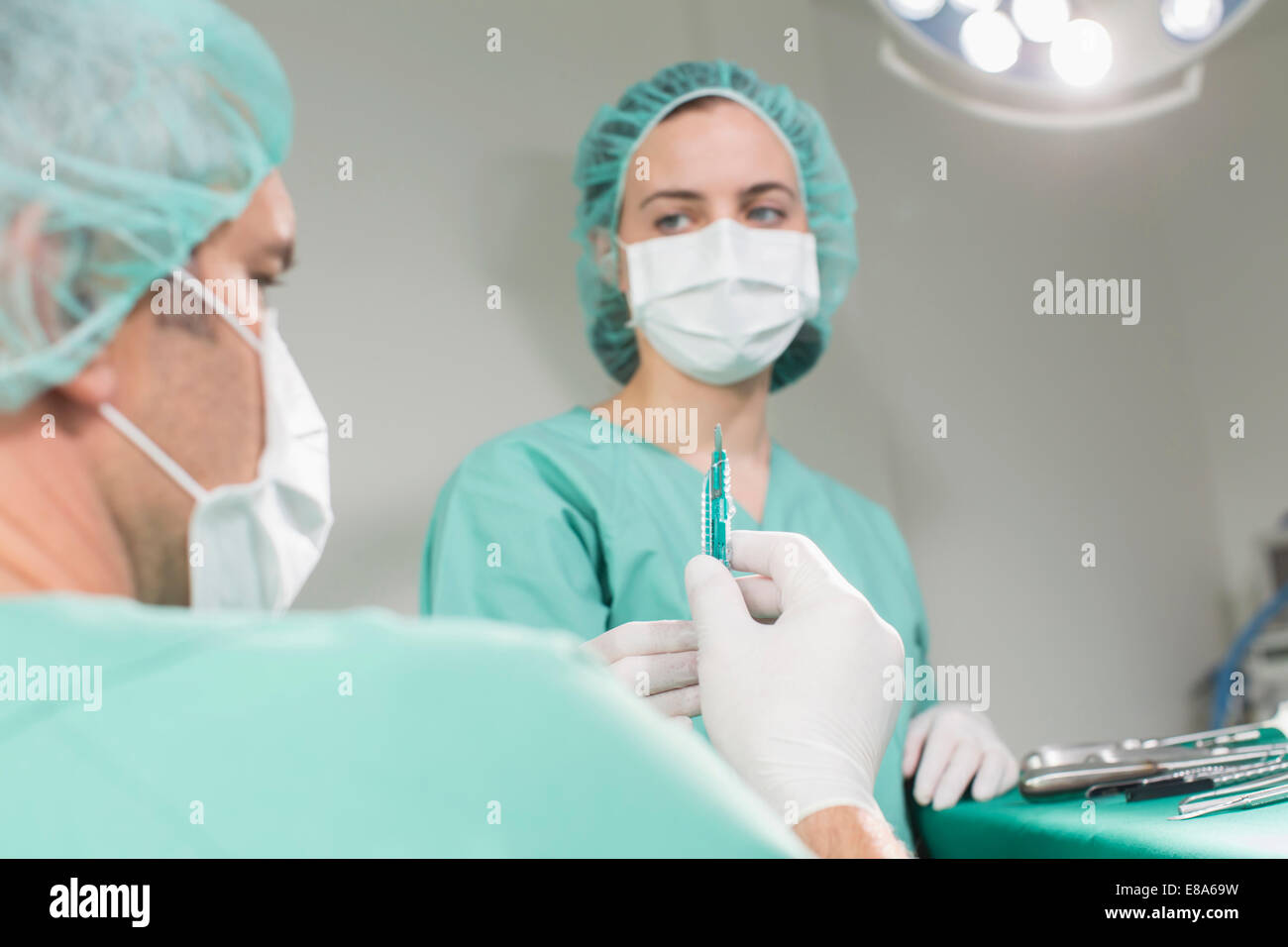 Male female surgeons looking hi-res stock photography and images - Alamy
