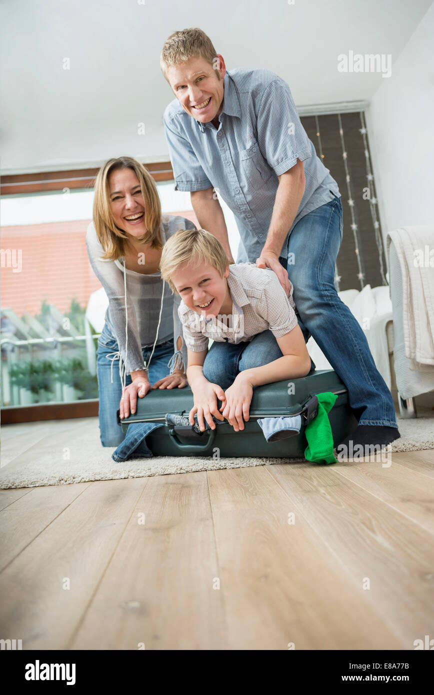 Familypacking hi-res stock photography and images - Alamy