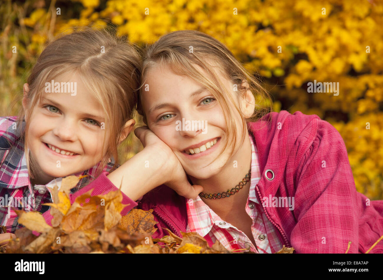 Sisters smiling, portrait Stock Photo - Alamy