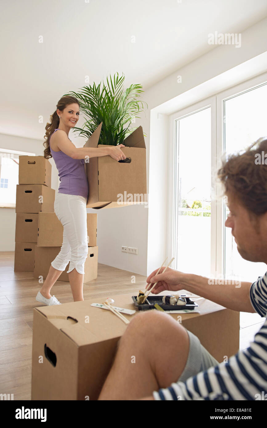 Carrying a heavy box hi-res stock photography and images - Alamy