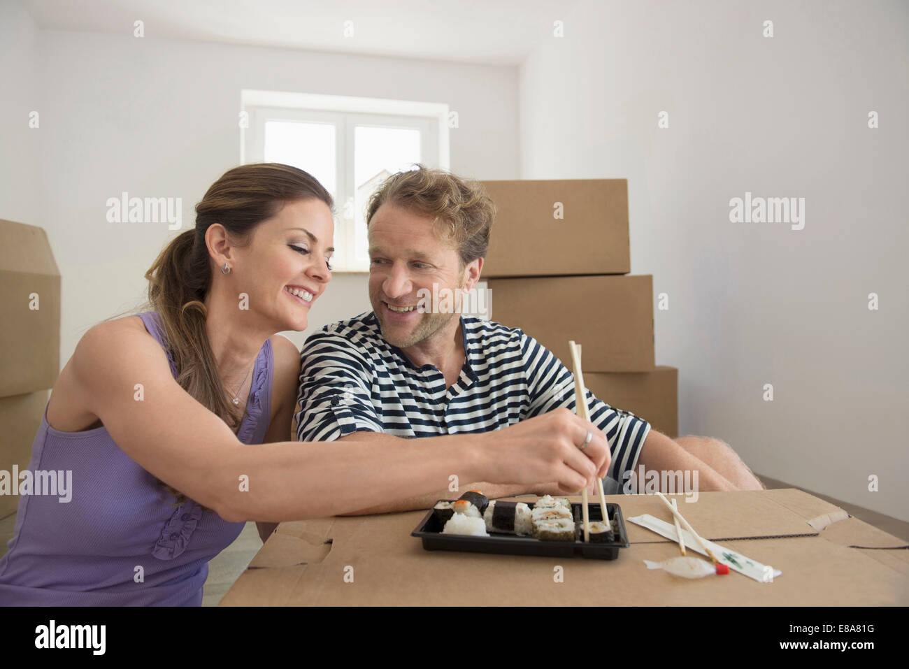 Couple lunch resting eating new apartment Stock Photo - Alamy