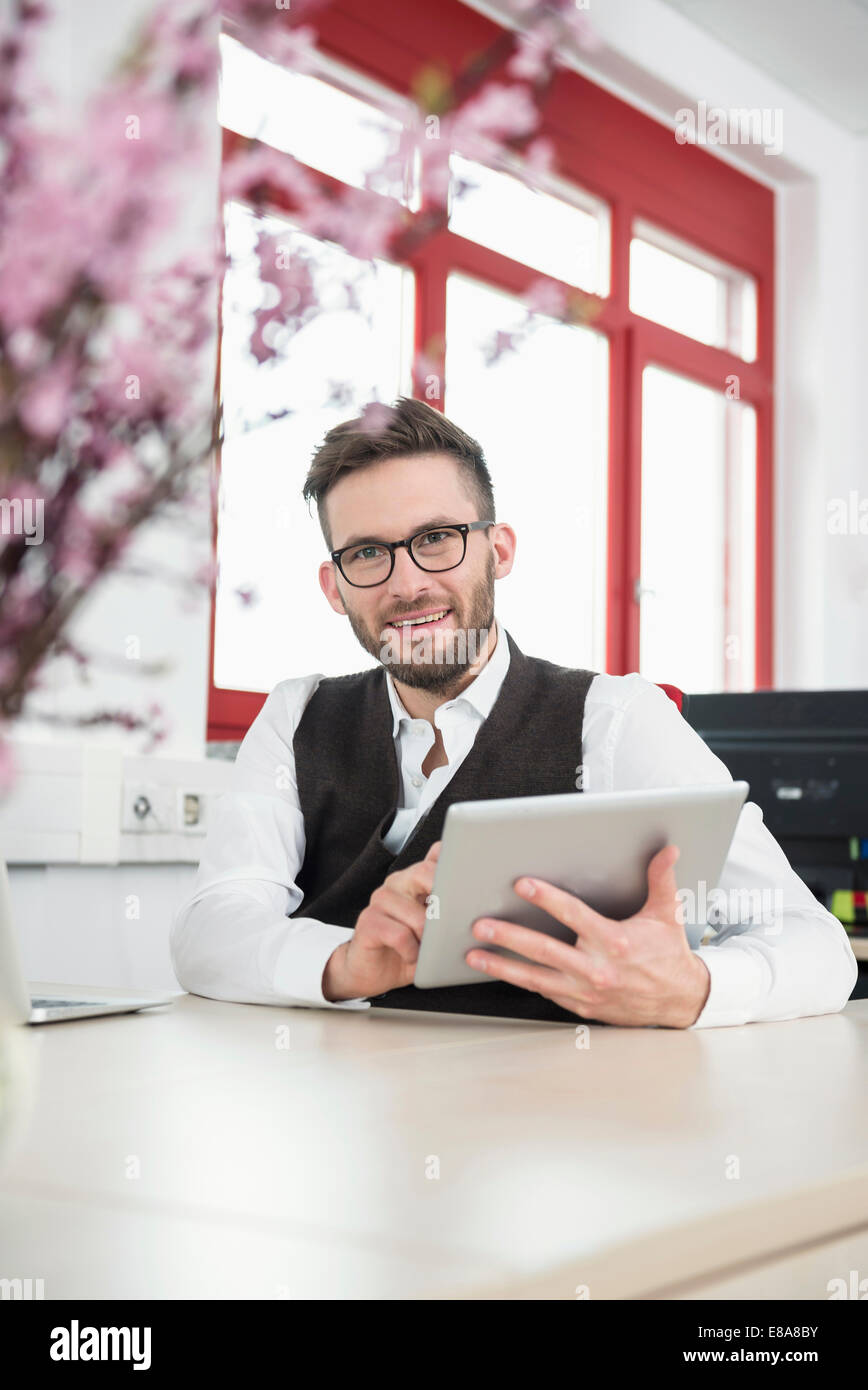 office worker desk iPad working smiling Stock Photo - Alamy