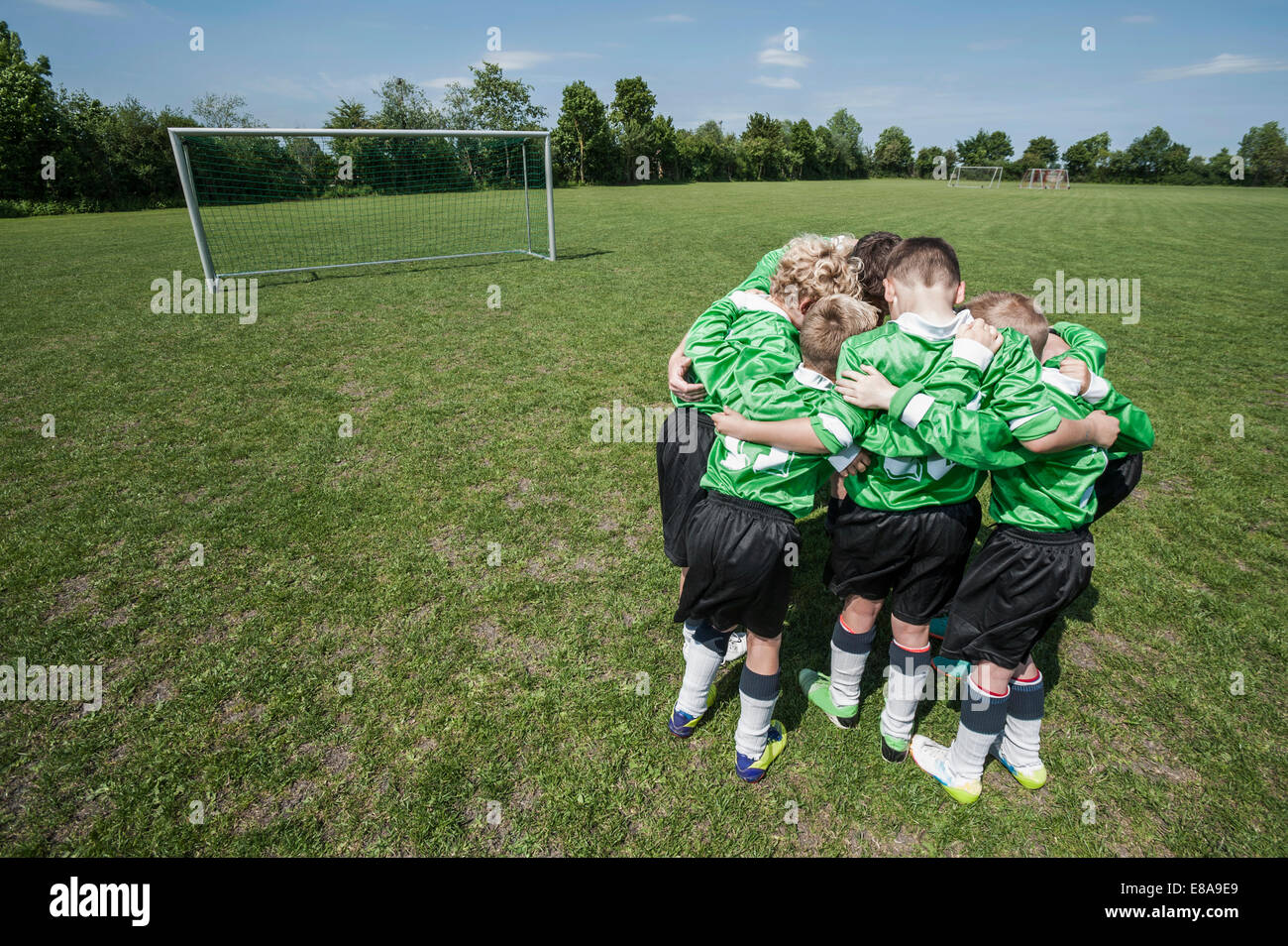 Soccer team huddle hi-res stock photography and images - Alamy
