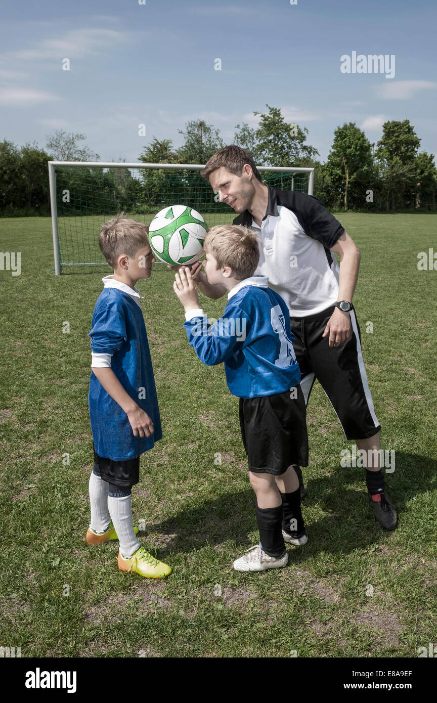 Helping other children hi-res stock photography and images - Alamy