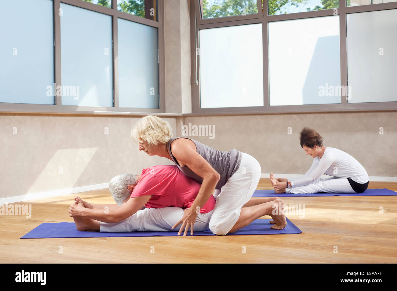 Group exercises hi-res stock photography and images - Alamy