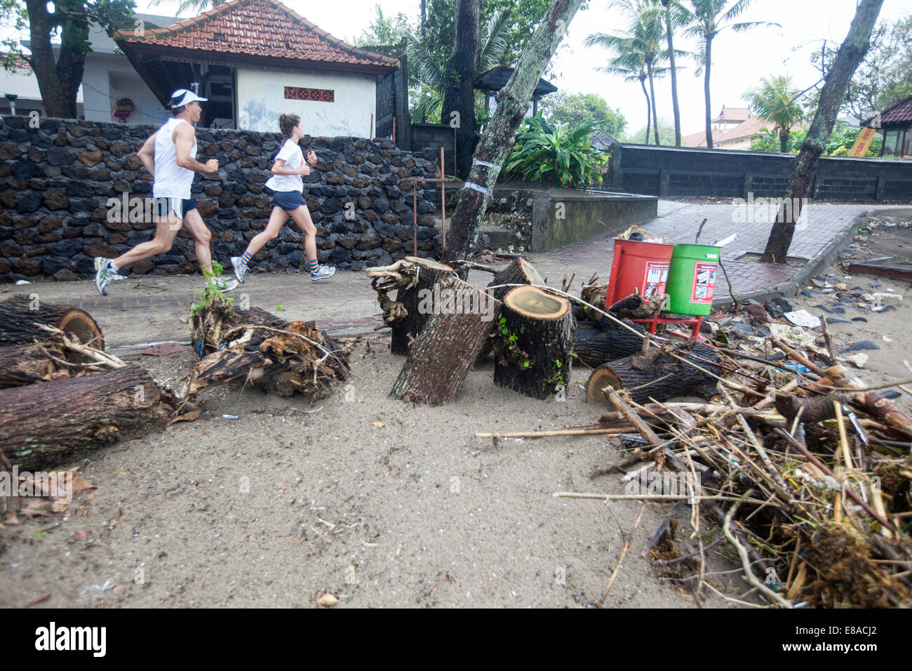 Trash rubbish on the beach of Indian ocean Stock Photo - Alamy