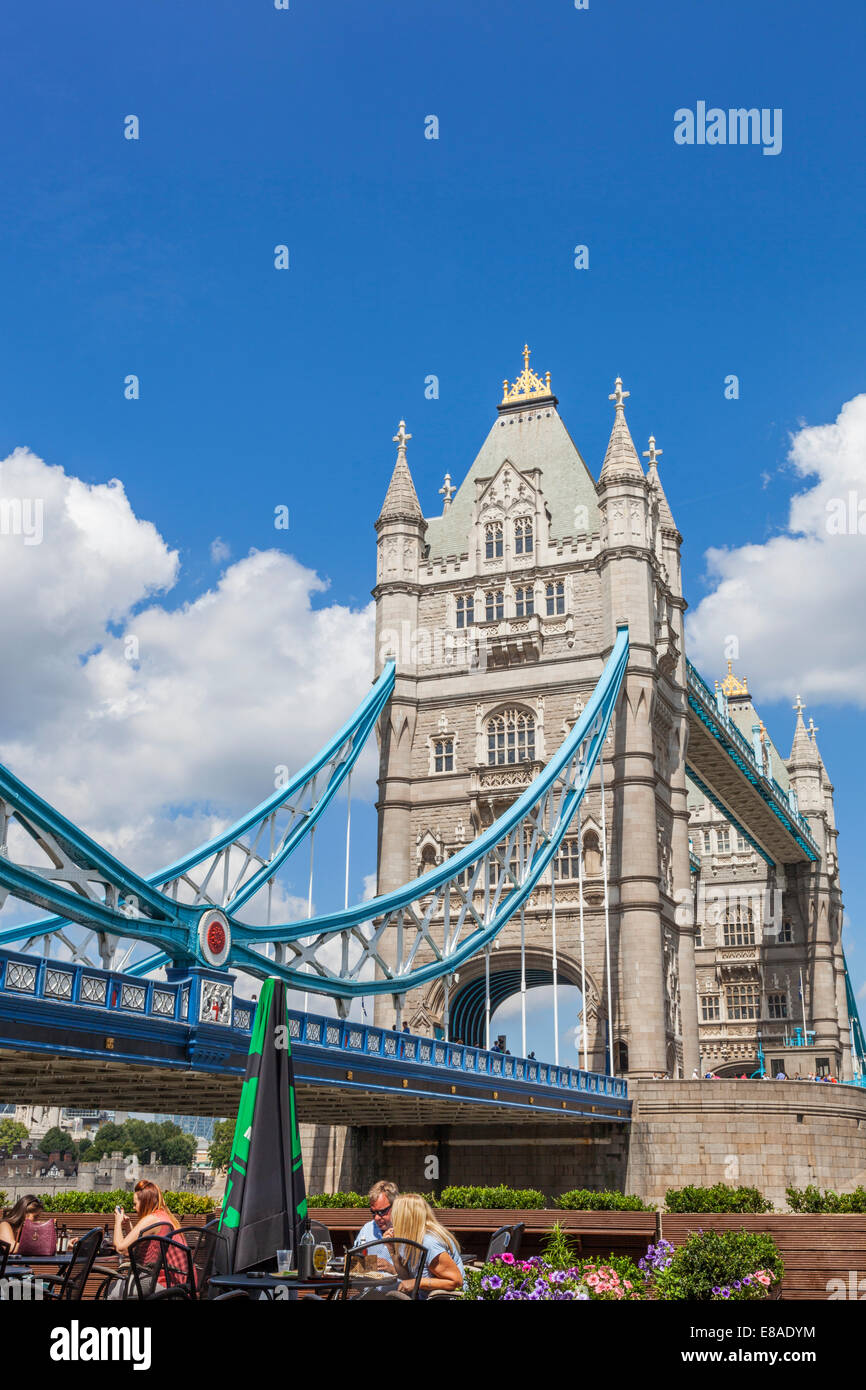 Tower bridge and bar scene hi-res stock photography and images - Alamy