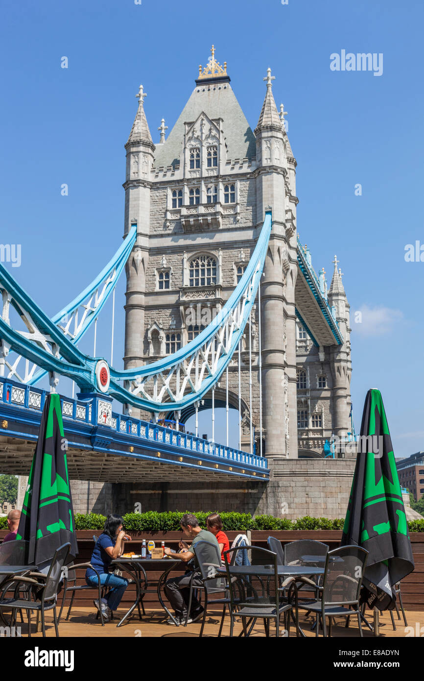 Tower bridge and bar scene hi-res stock photography and images - Alamy