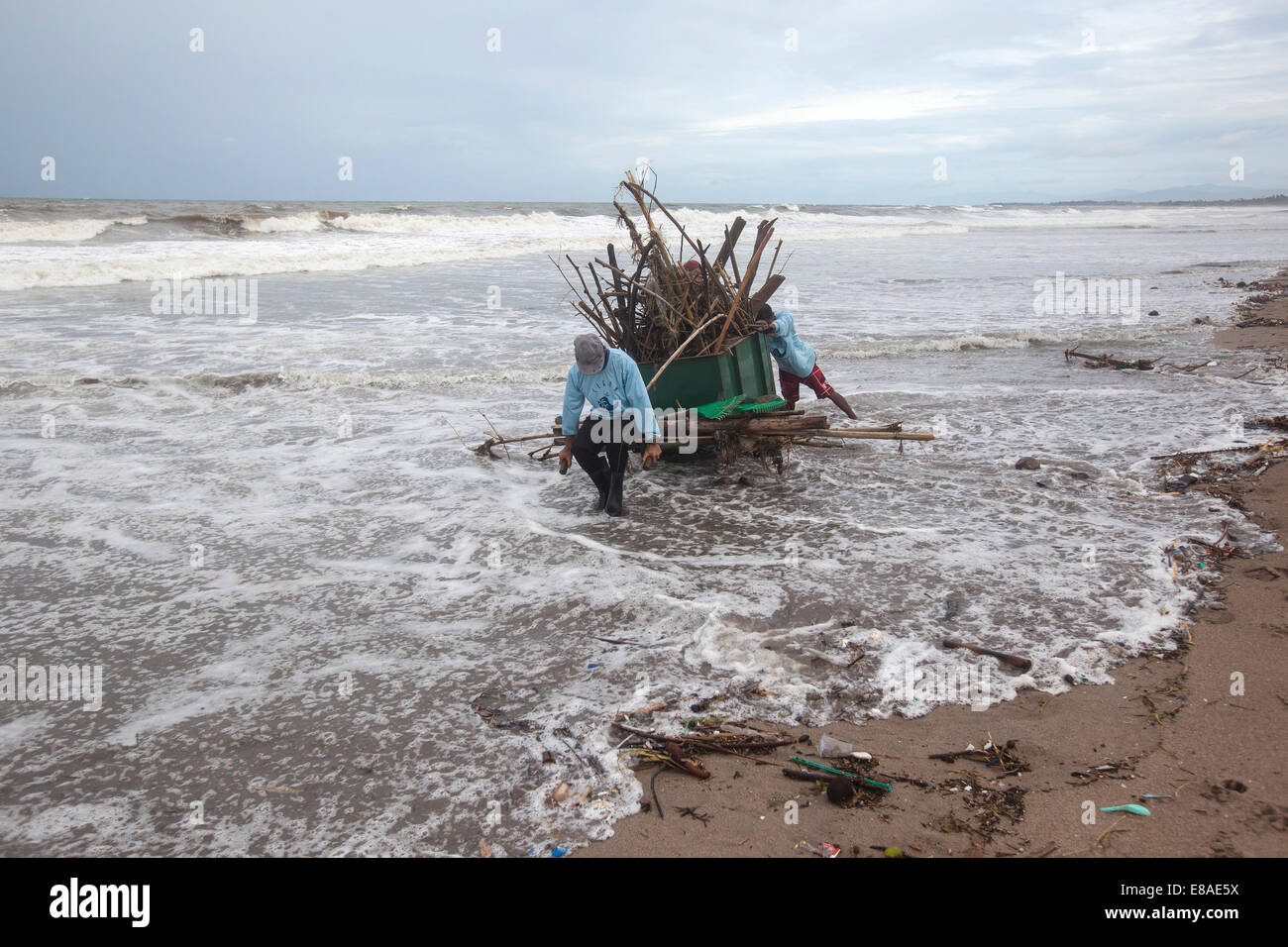 Trash rubbish on the beach of Indian ocean Stock Photo - Alamy
